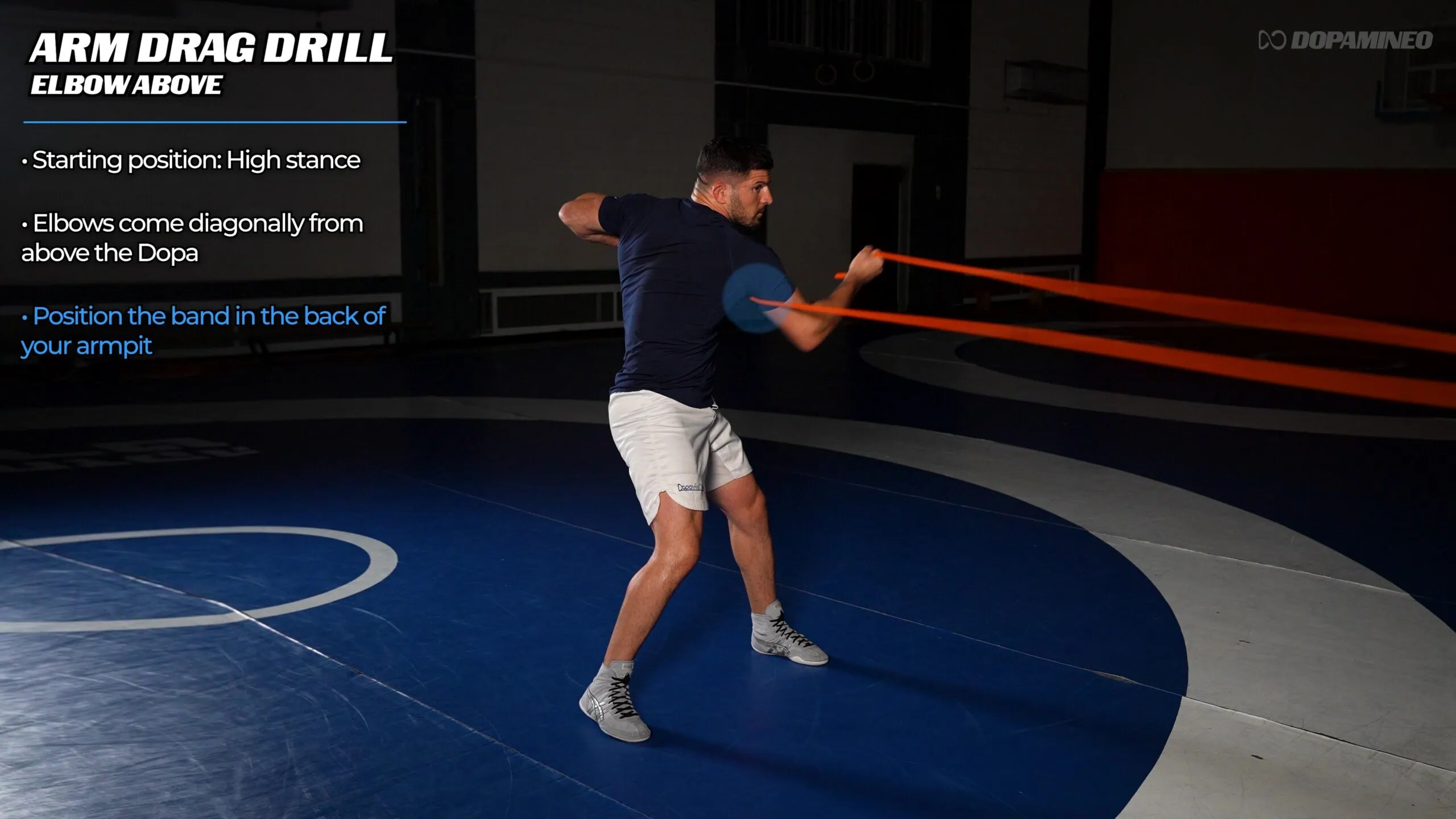 Arm-Drag-Übung (von oben) – Tutorial mit Dopa-Widerstandsband.